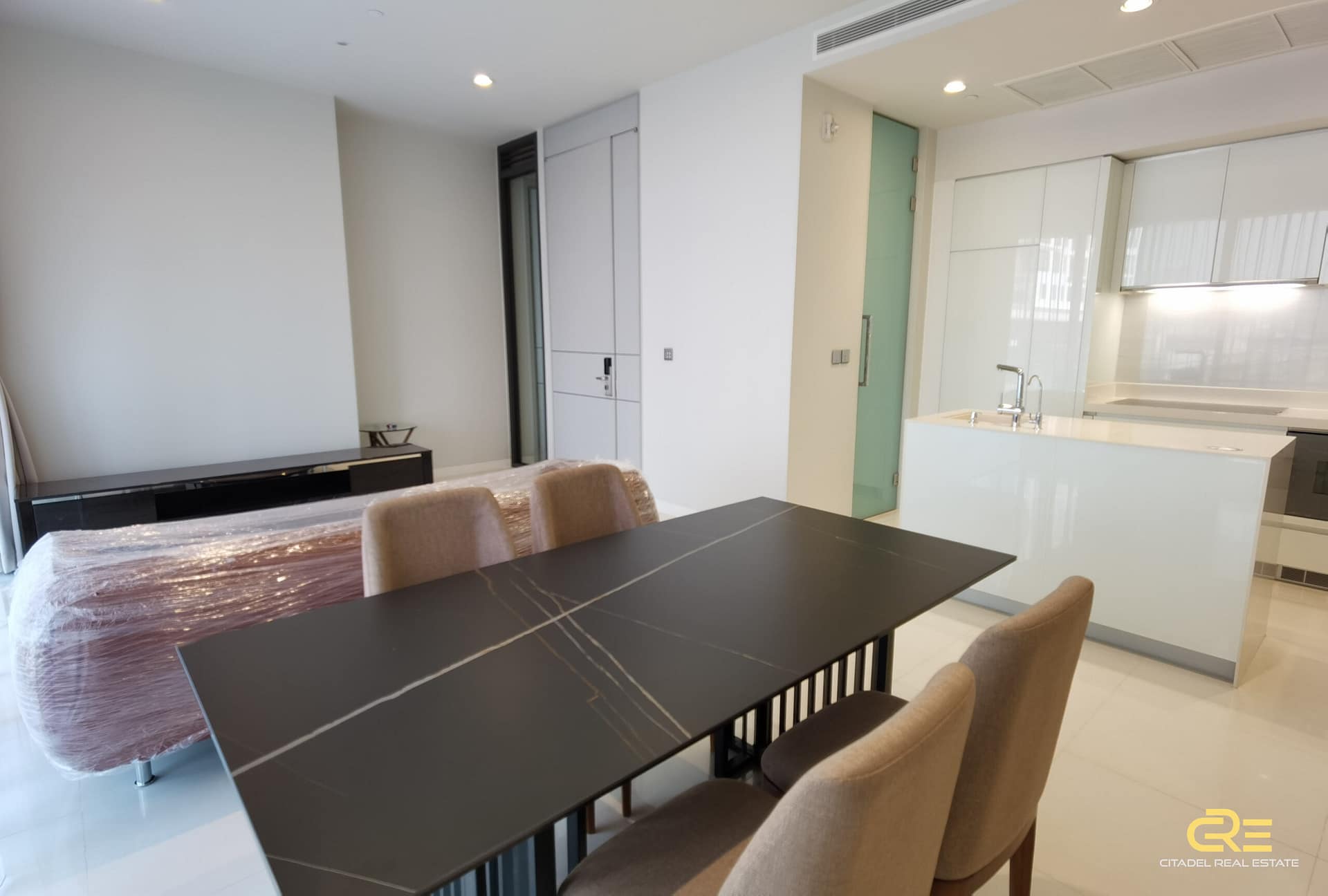 Vittorio 39, Comfy and Nicely 2 Beds Condo for Rent - Citadel